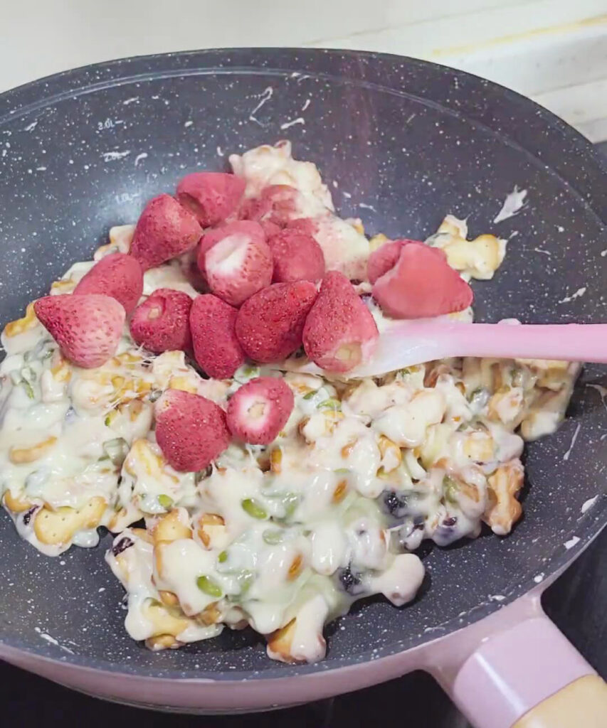 Easy Homemade Snowflake Crisp: A Festive Treat - Nana With Chopstick