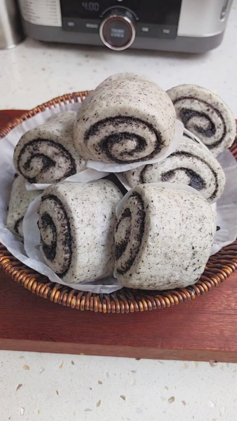 Black Sesame Mantou Rolls - Nana With Chopstick