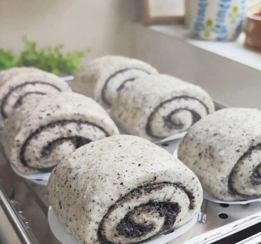Black Sesame Mantou Rolls - Nana With Chopstick