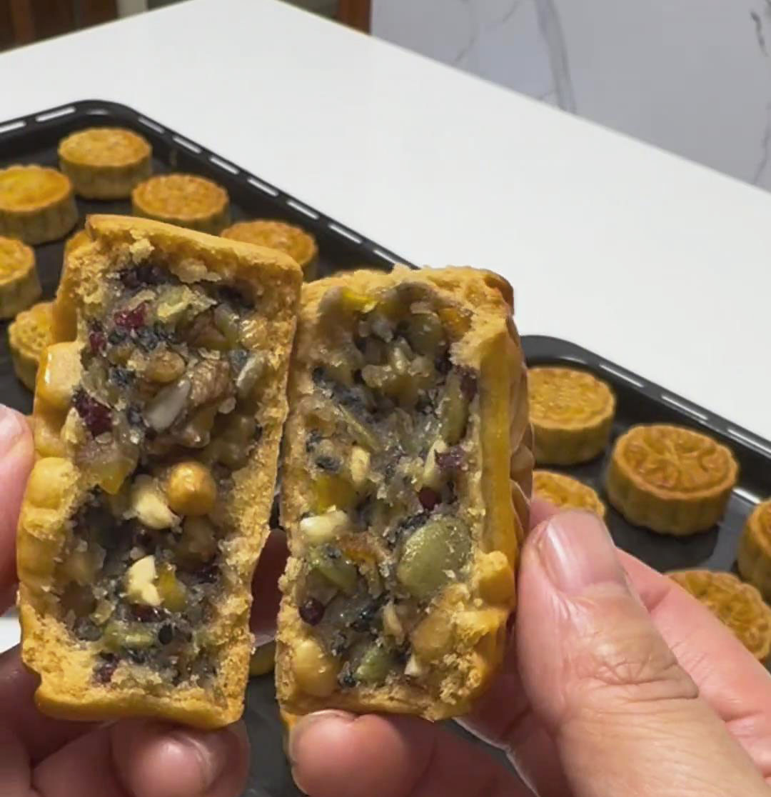 Wuren Mooncakes ( Mixed Nuts Mooncake Recipe) - Nana With Chopstick