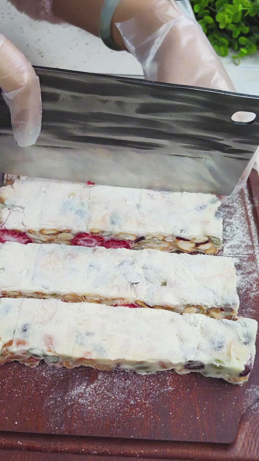 Easy Homemade Snowflake Crisp: A Festive Treat - Nana With Chopstick