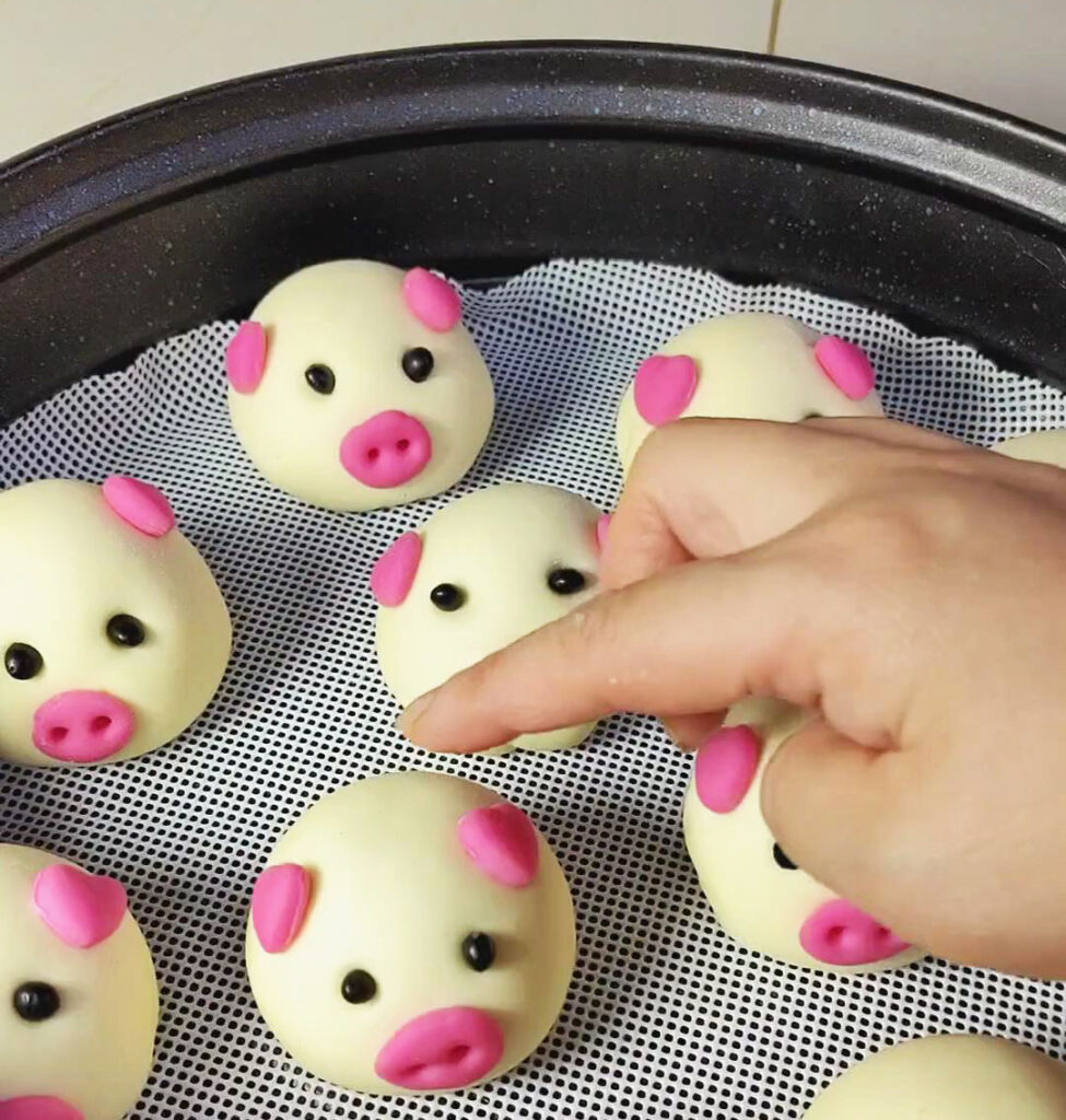 Delicious Piggy Buns: Fluffy and Fun Treats - Nana With Chopstick
