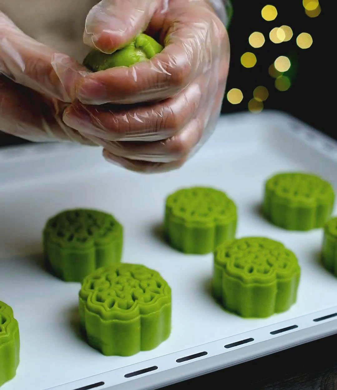 Pandan Mooncakes with Crispy Crust: A Unique Mid-Autumn Delight - Nana ...