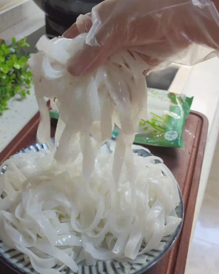 Stir-Fried Flat Rice Noodles (Chow Ho Fun) Recipe - Nana With Chopstick