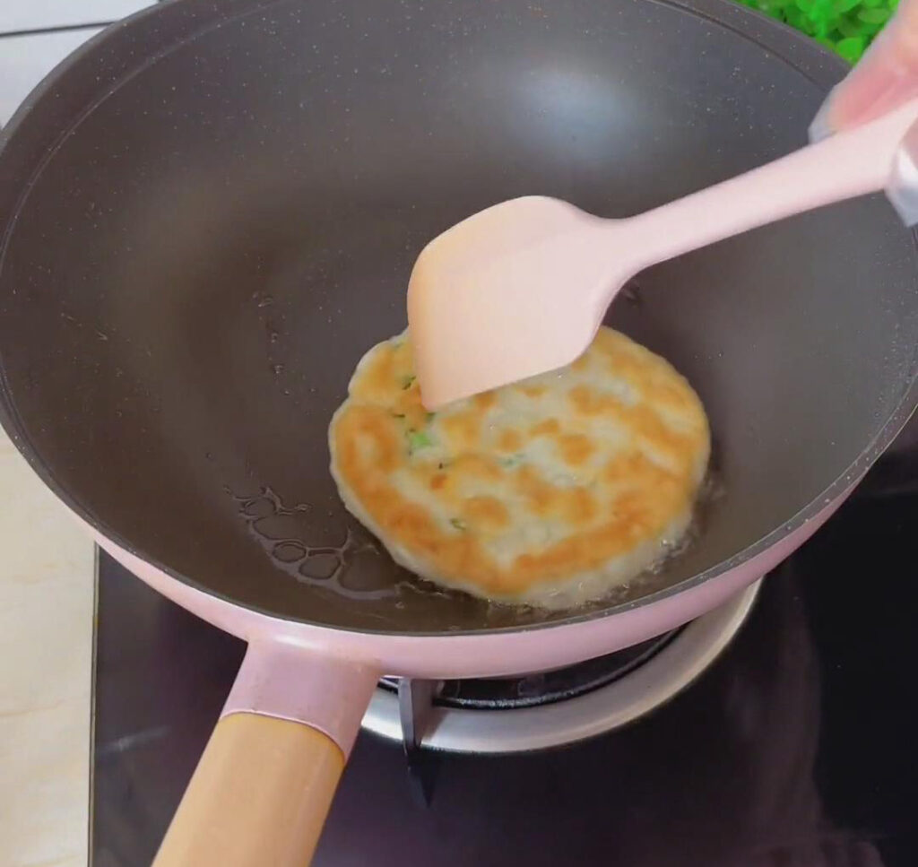 Easy Pan-Fried Chive Buns (No-Knead) - Nana With Chopstick