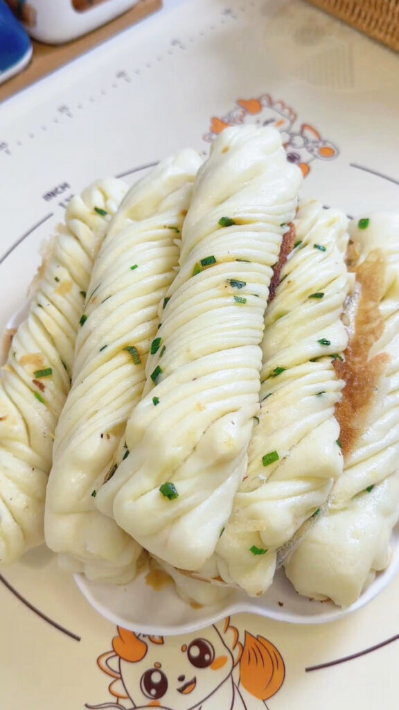 Pan-Fried Flower Buns - Nana With Chopstick