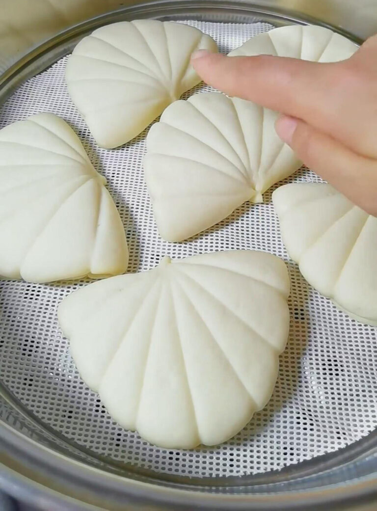 Fluffy Steamed Lotus Leaf Buns - Nana With Chopstick