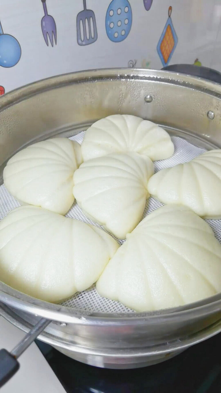 Fluffy Steamed Lotus Leaf Buns - Nana With Chopstick
