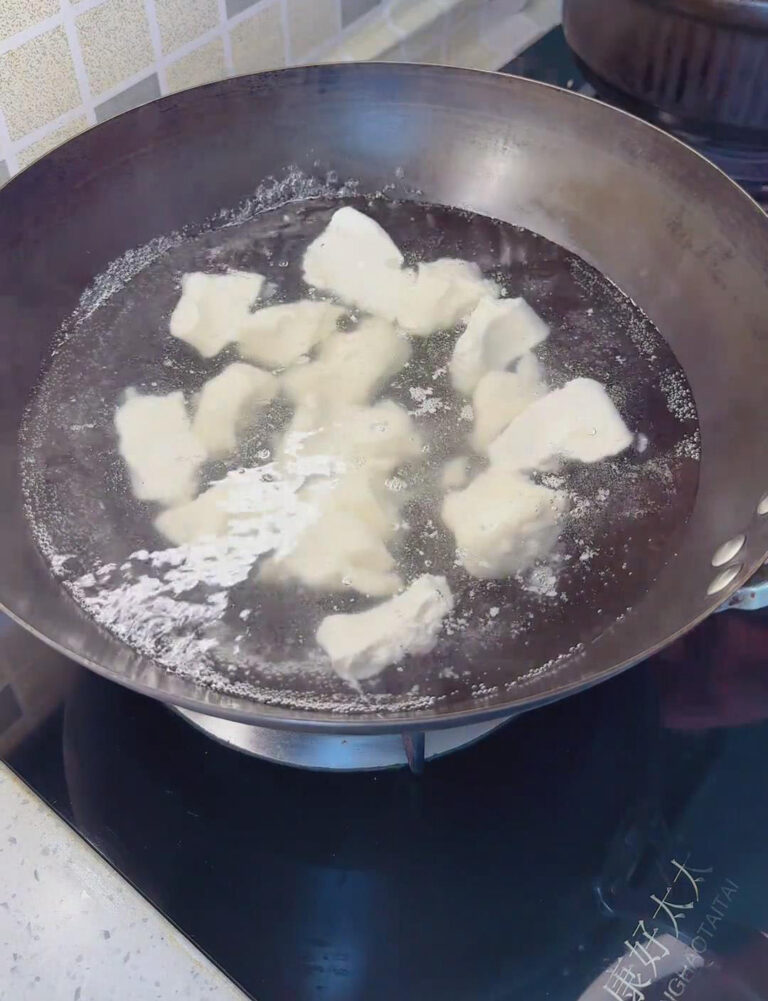 Easy Muah Chee (Chinese Mochi) with Peanut Sesame Filling - Nana With ...