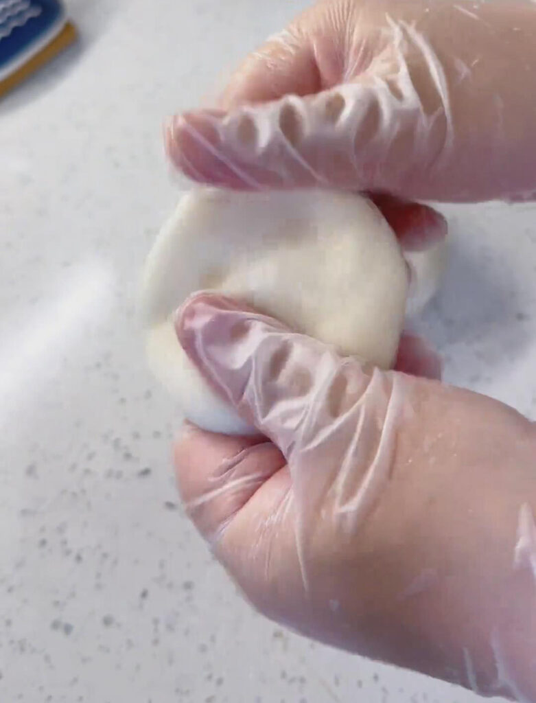 Easy Muah Chee (Chinese Mochi) with Peanut Sesame Filling - Nana With ...