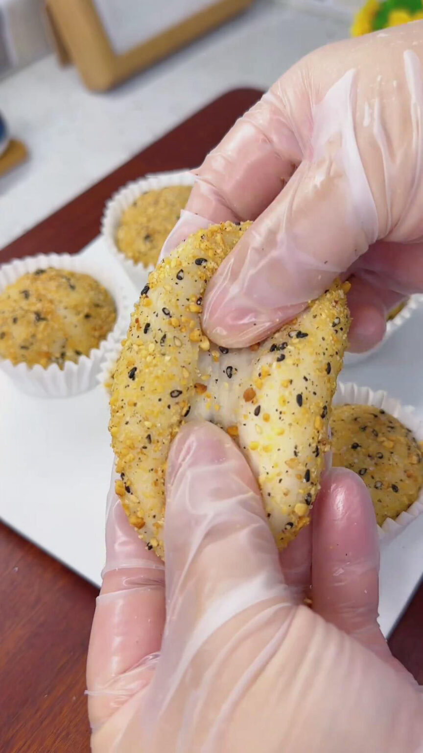 Easy Muah Chee (Chinese Mochi) with Peanut Sesame Filling - Nana With ...