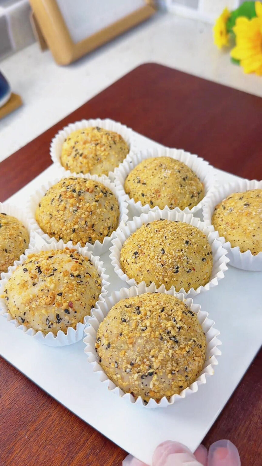 Easy Muah Chee (Chinese Mochi) with Peanut Sesame Filling - Nana With ...